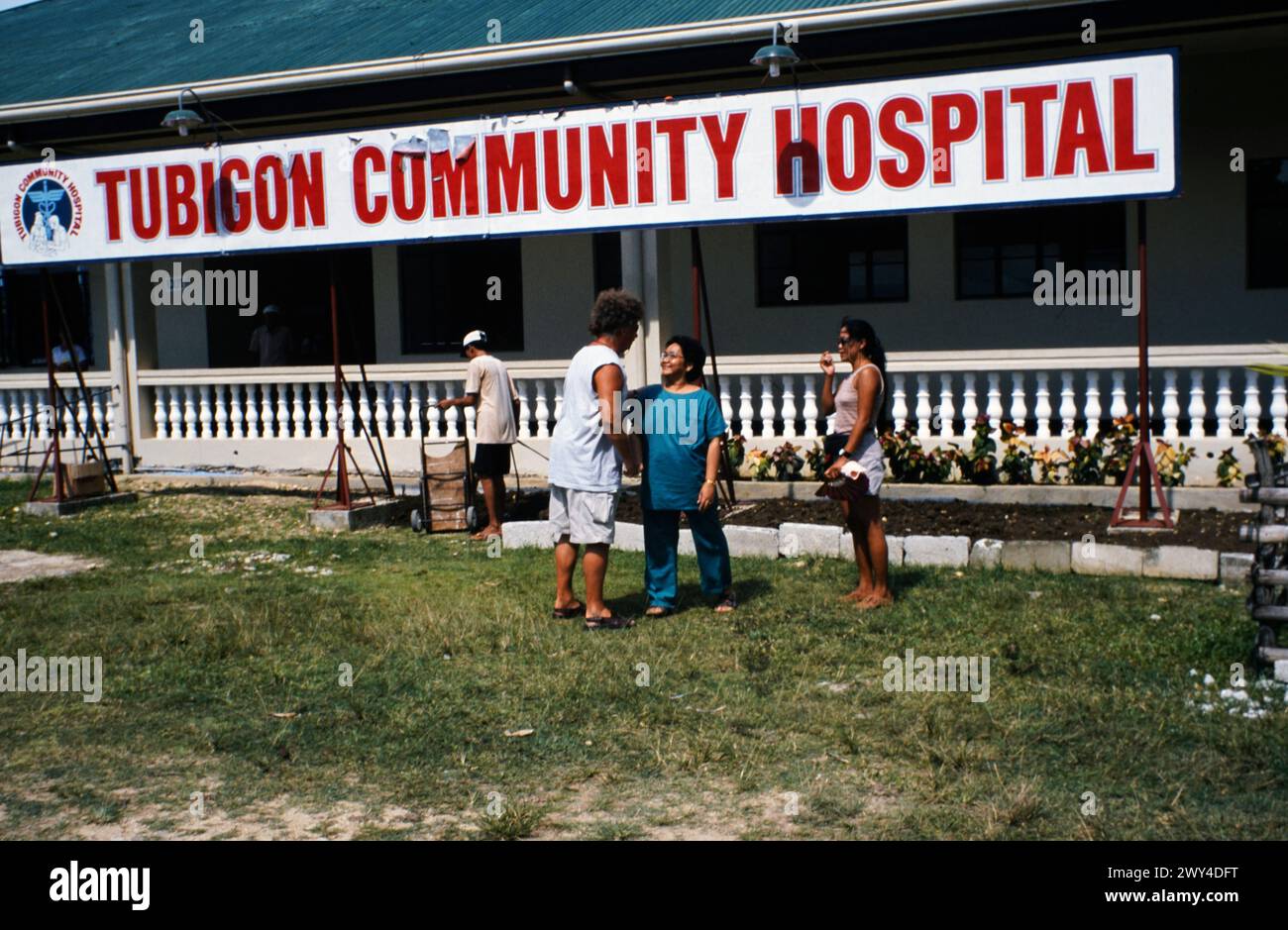 Harry Jeske, Mitgründer und Bassist der Gruppe "Puhdys", mit seiner ...
