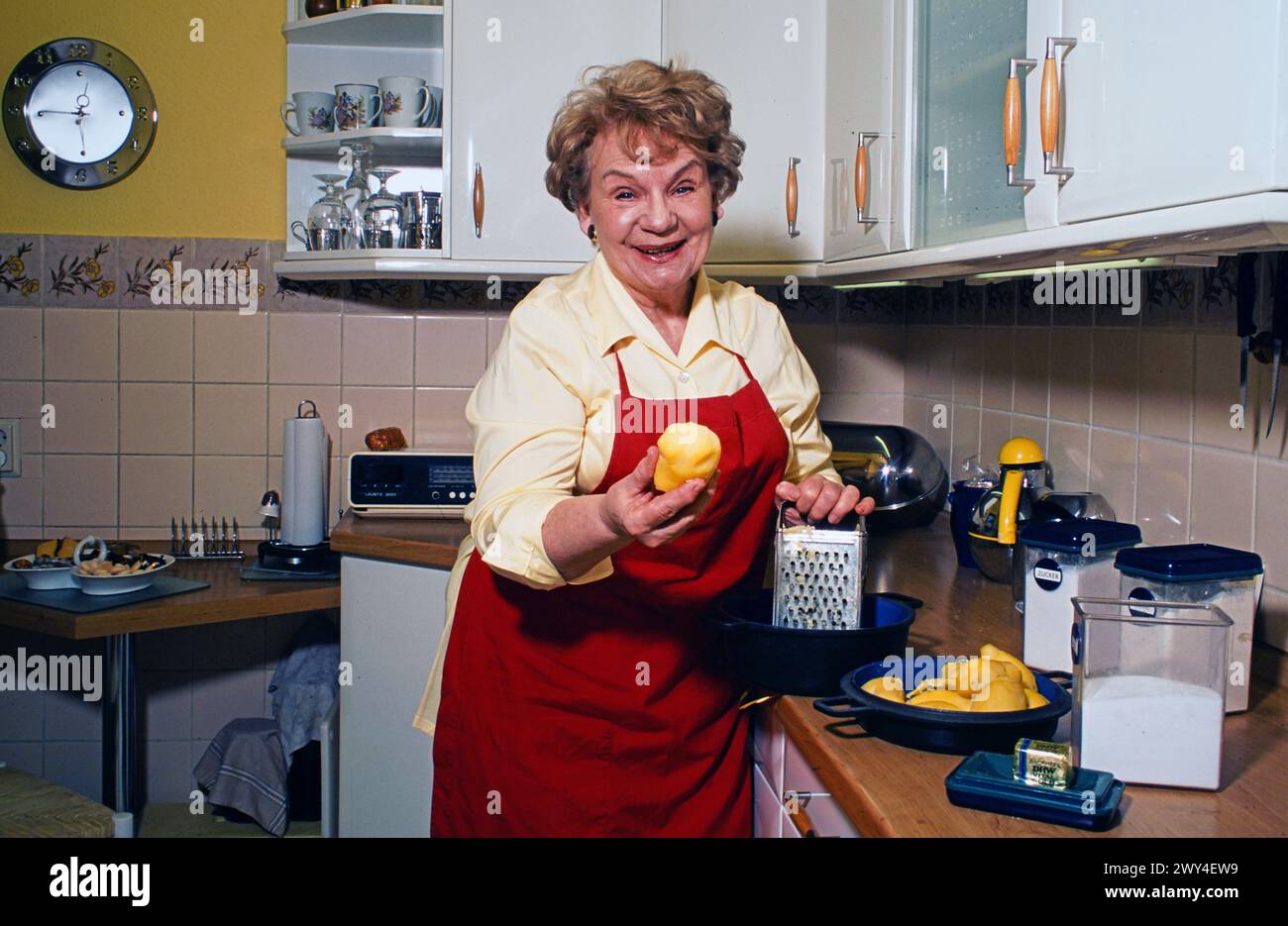 Ingeborg Krabbe, deutsche Schauspielerin und Kabarettistin, in der ...