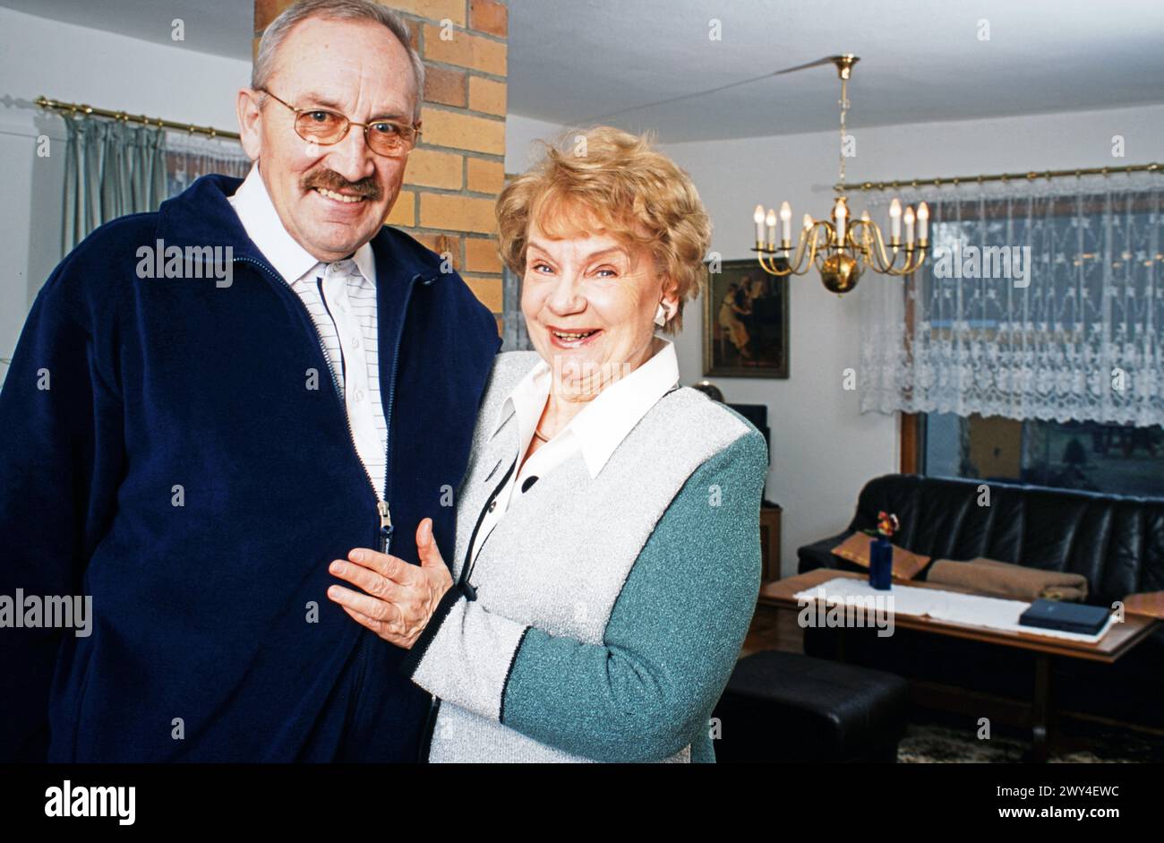 Ingeborg Krabbe, deutsche Schauspielerin und Kabarettistin, mit Freund ...