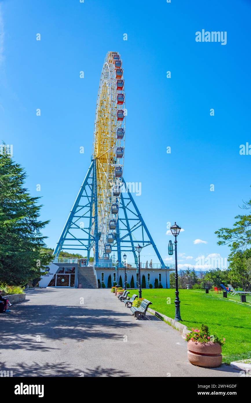 Ferris wheel at Mtatsminda amusement park in Tbilisi, Georgia Stock ...