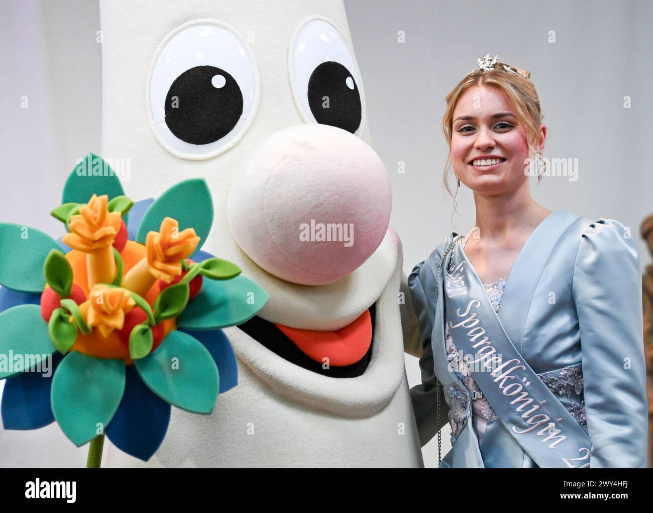 Klaistow, Germany. 04th Apr, 2024. The Beelitz Asparagus Queen Lisa ...