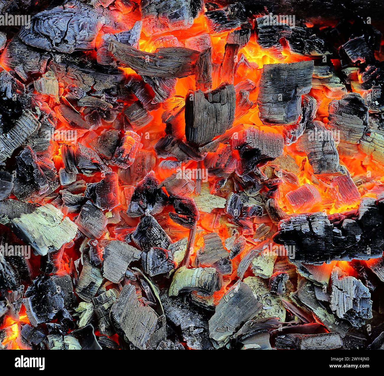 Close up hot coals grill hi-res stock photography and images - Alamy