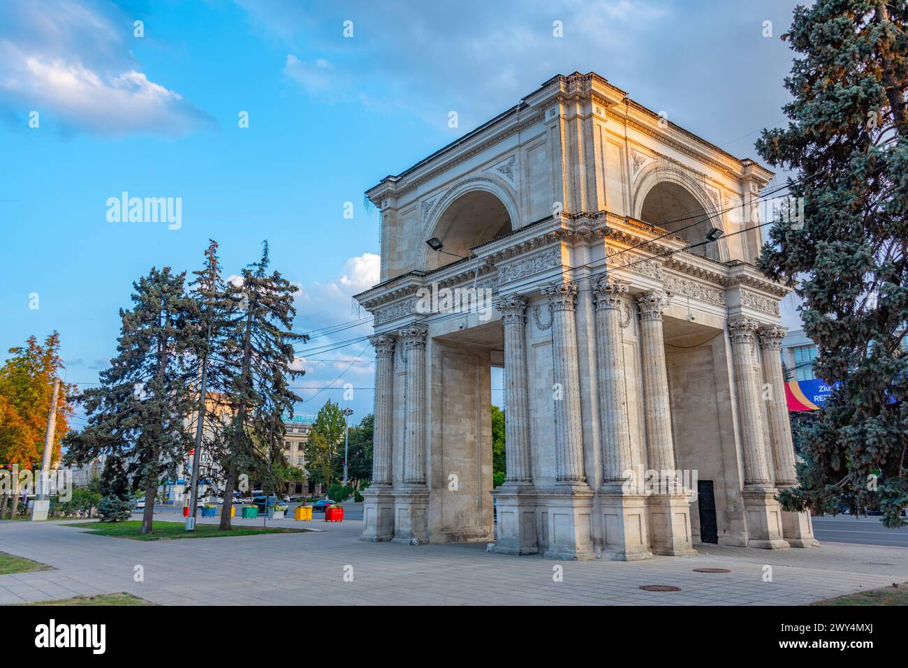 Chisinau arch of triumph hi-res stock photography and images - Alamy