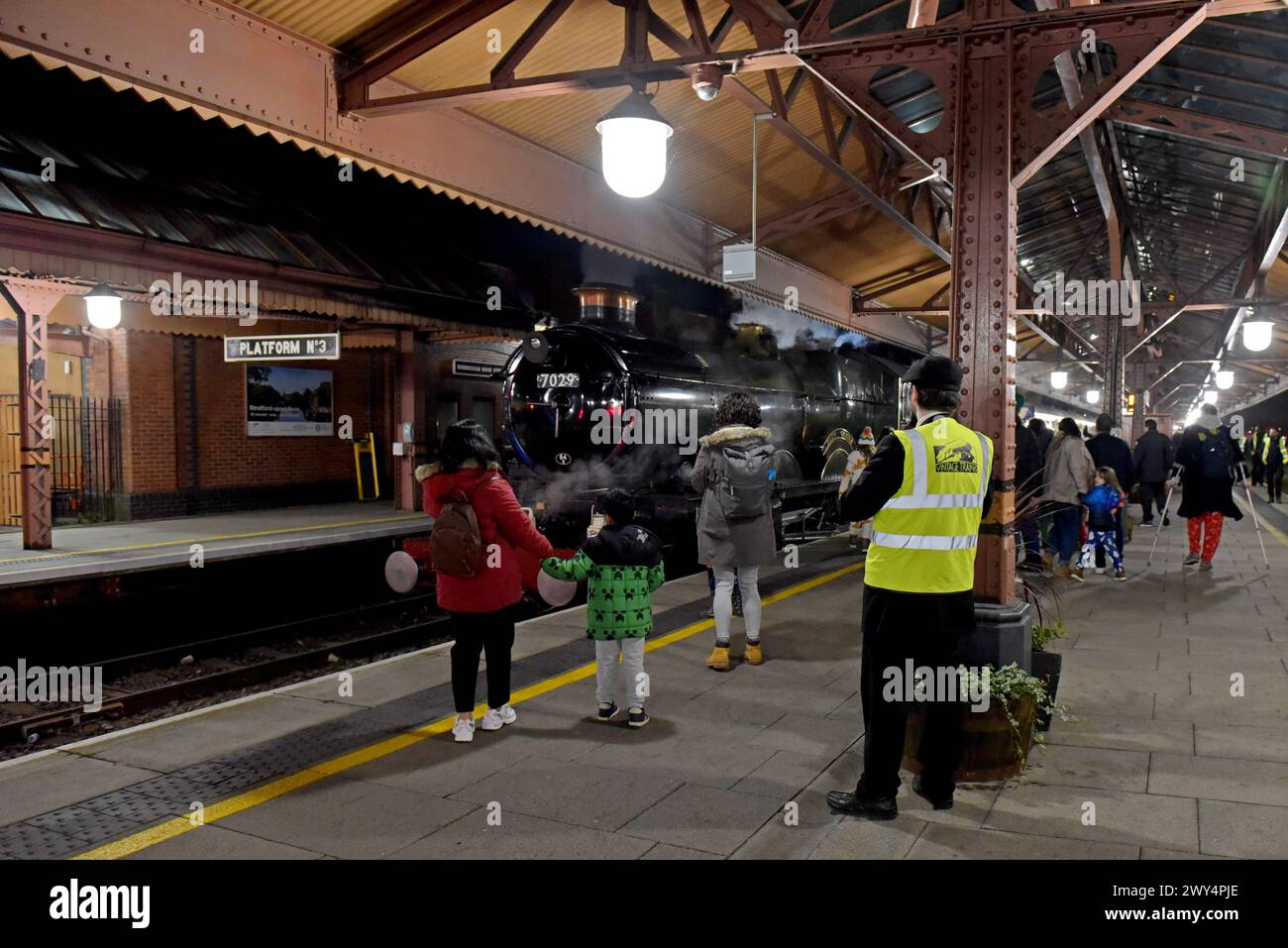 GWR steal loco 7029 Clun Castle operating the Vintage Trains Polar ...