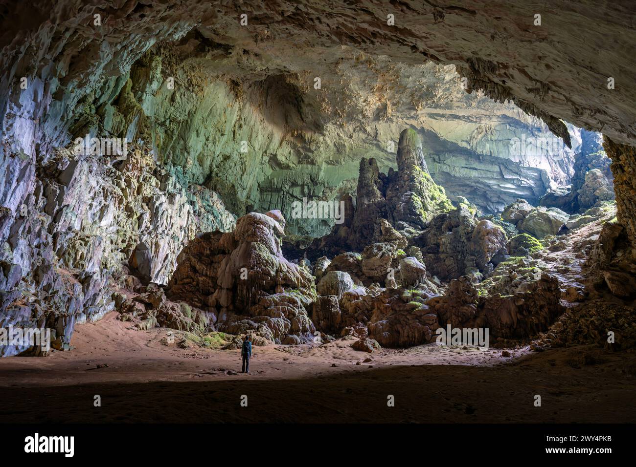 Kho muong cave hi-res stock photography and images - Alamy