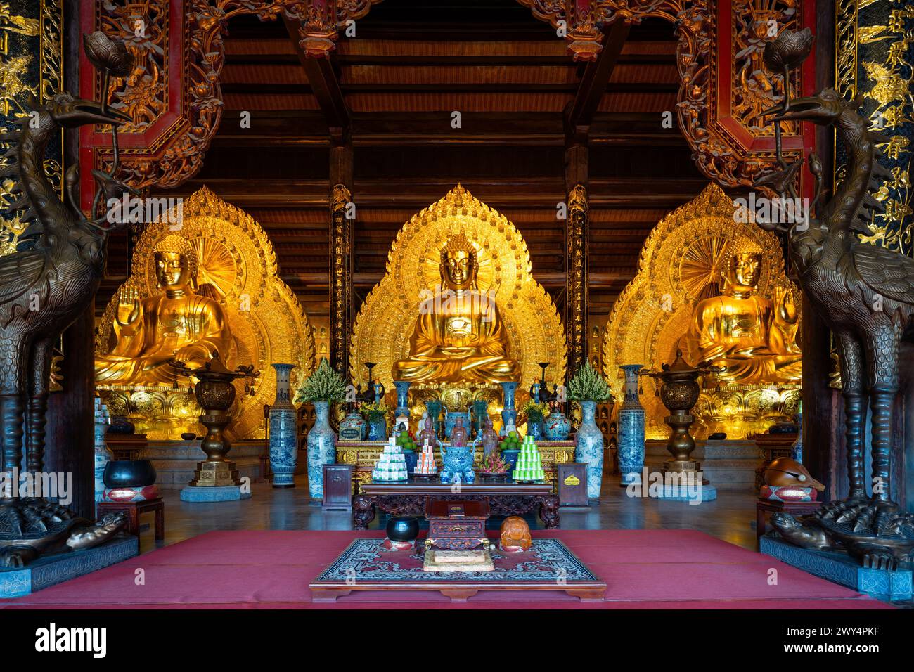 The Bai Dinh Pagoda, the statue of Buddha representing the past ...