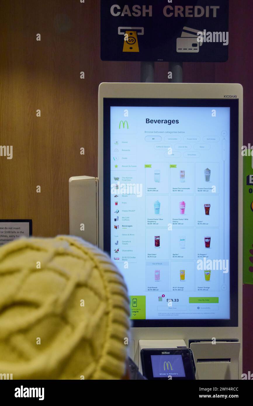 Mcdonalds cashier hi-res stock photography and images - Alamy