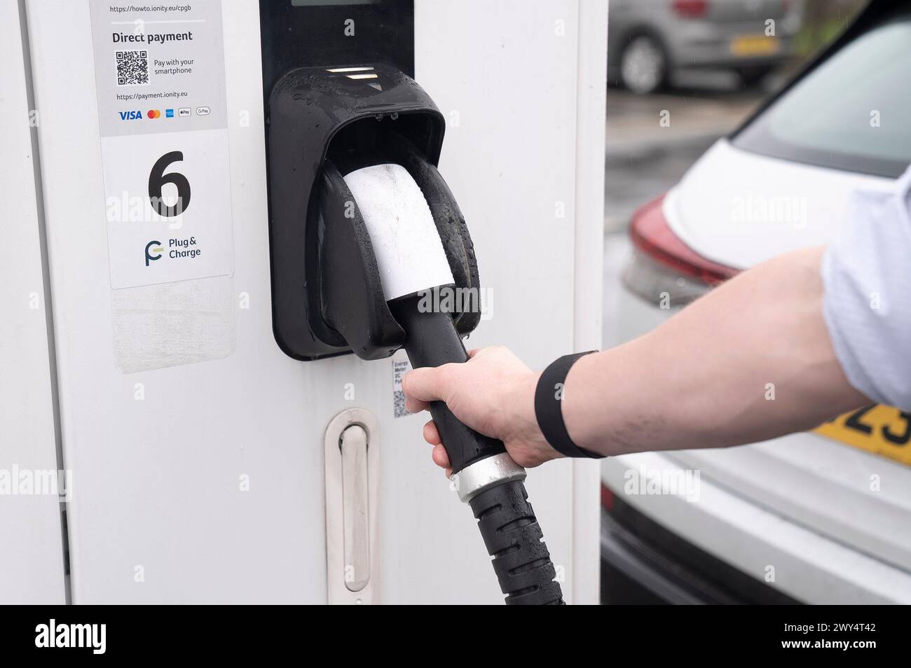 An electric vehicle charging station at Skelton Lake Service Station in ...