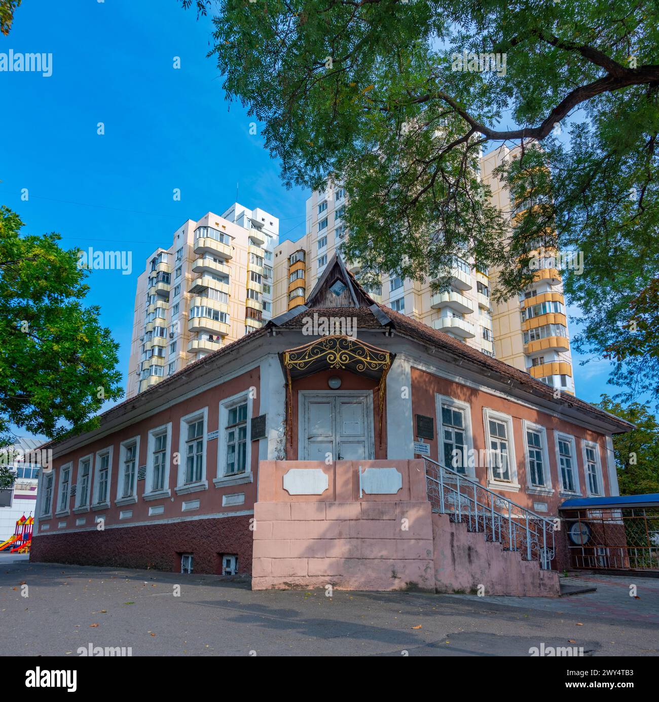 Residential building in Moldovan town Tiraspol Stock Photo - Alamy