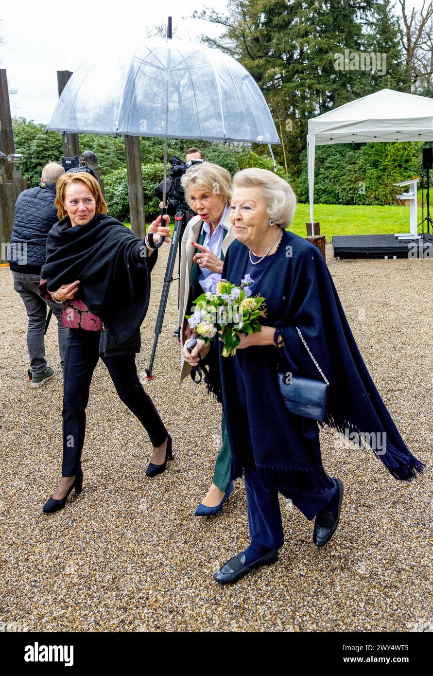 SOESTDIJK, Princess Beatrix unveils the bronze sculpture group 'The ...