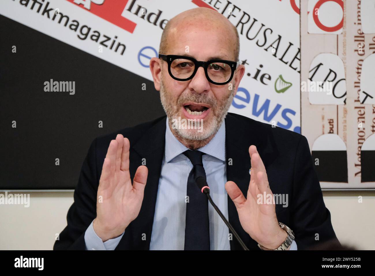 Bilancio del comune hi-res stock photography and images - Alamy