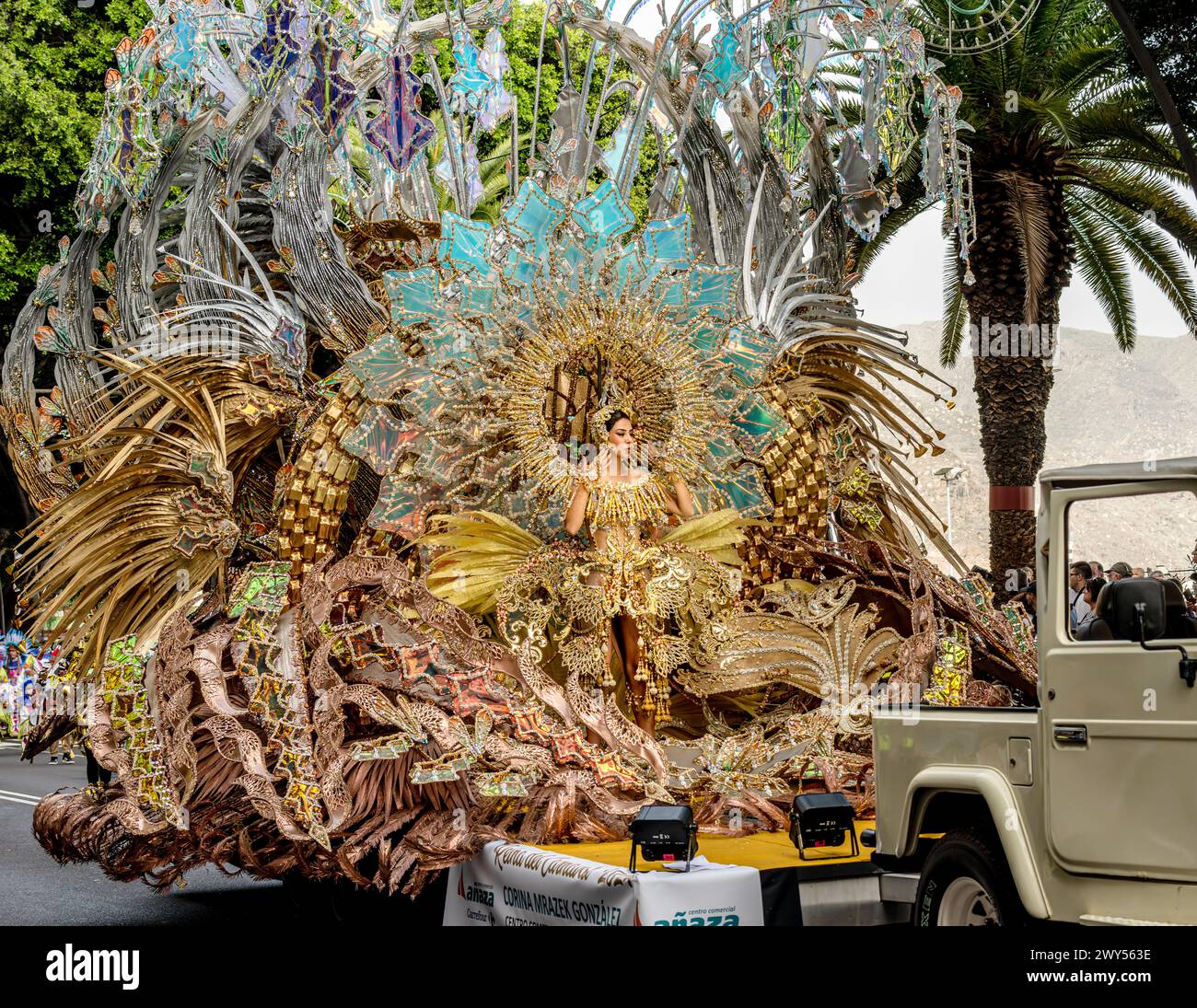 Queen float hi hi-res stock photography and images - Alamy