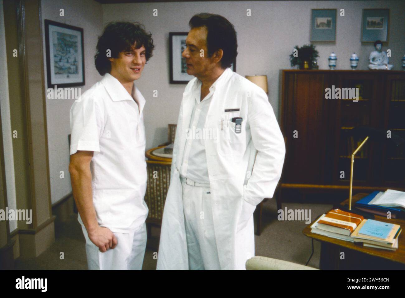 Serie arzt hi-res stock photography and images - Alamy