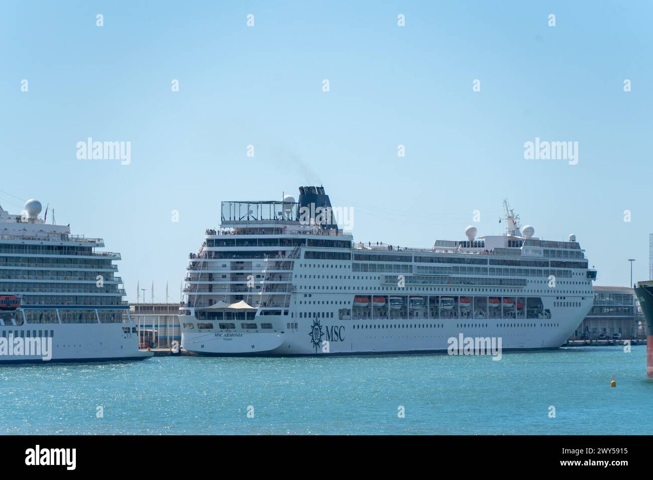 Barcos de crucero hi-res stock photography and images - Alamy
