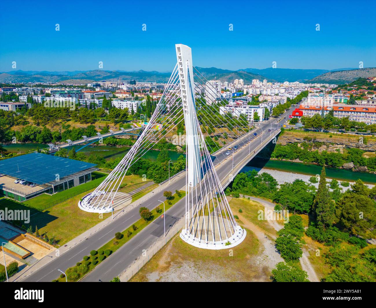 Construction aerial millenium bridge hi-res stock photography and ...