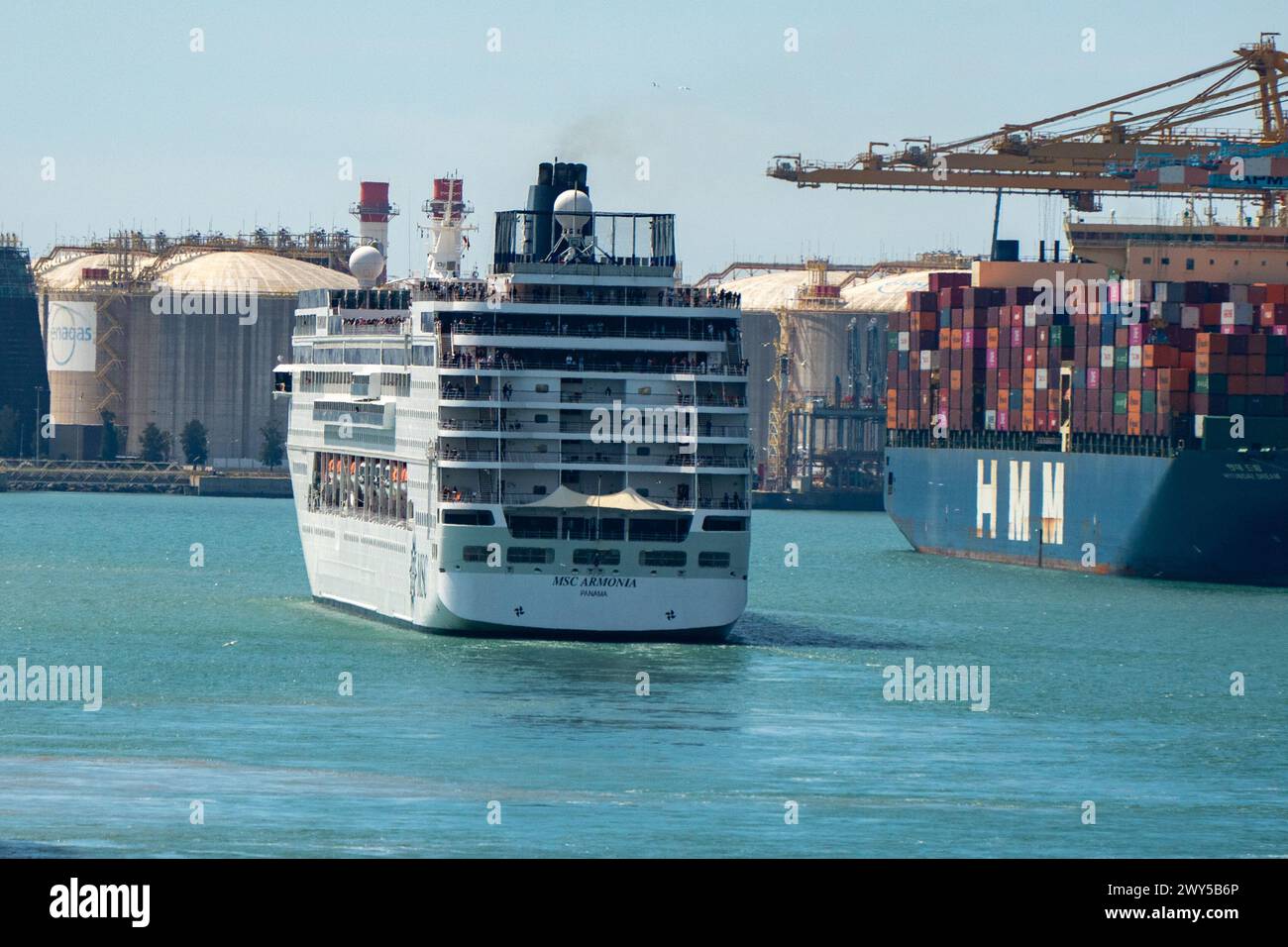 Barcos de crucero hi-res stock photography and images - Alamy
