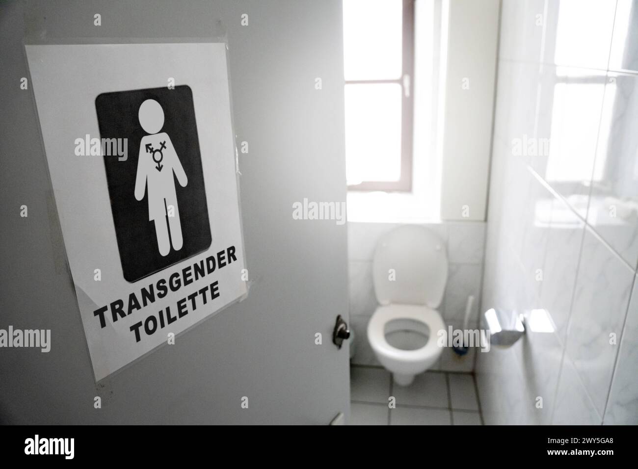 Transgender restroom hi-res stock photography and images - Alamy