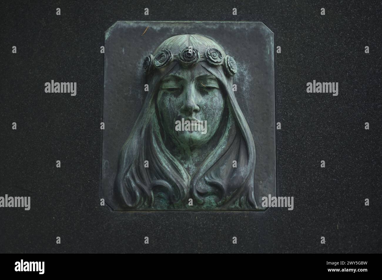 Frauenfigur aus Bronze, Jugendstil, Trauerfigur, Symbolfoto für den Tod ...