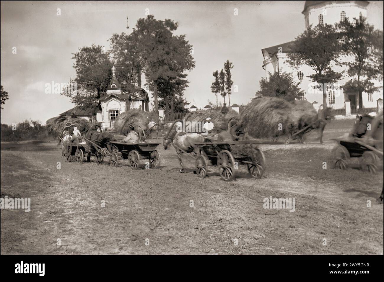 Hayrides (Ukraine 1932) - Ukraine in the 1930' - Unknow Photographer ...
