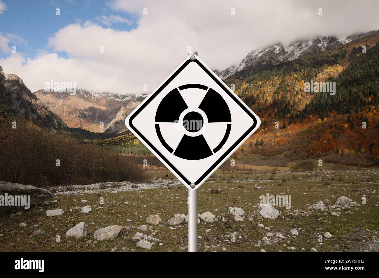 Pollution warning sign hi-res stock photography and images - Alamy