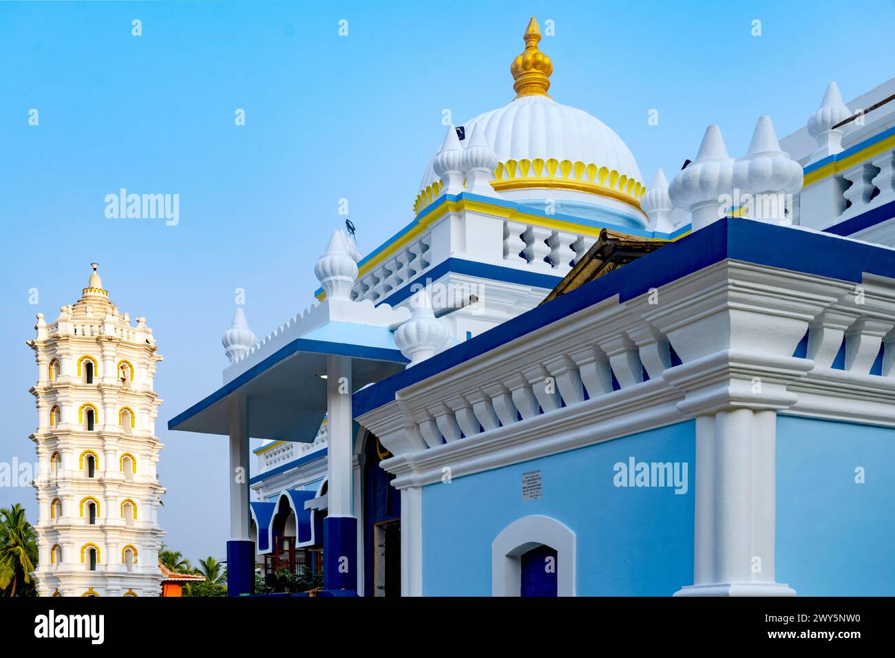 Indien, Goa, Ponda, Shri Mangeshi Temple Stock Photo - Alamy