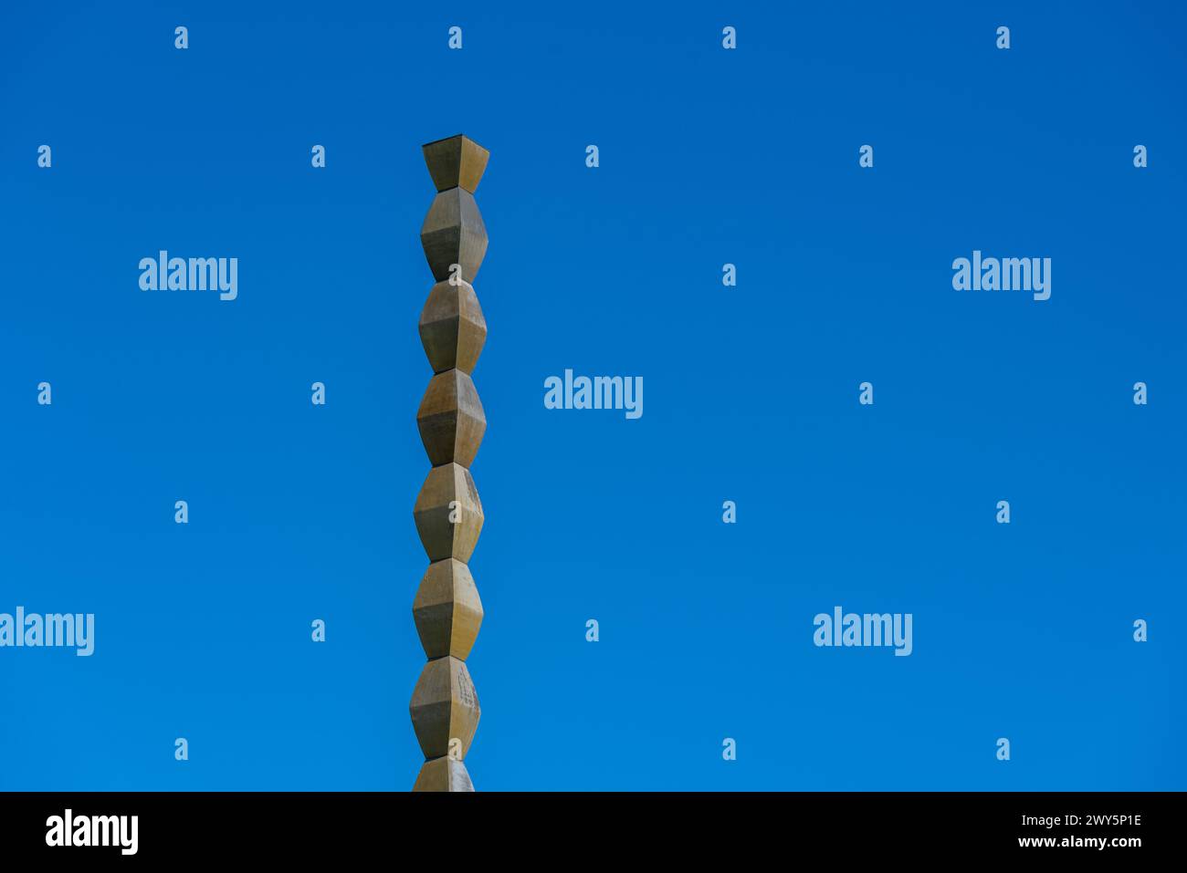 Infinity column hi-res stock photography and images - Alamy