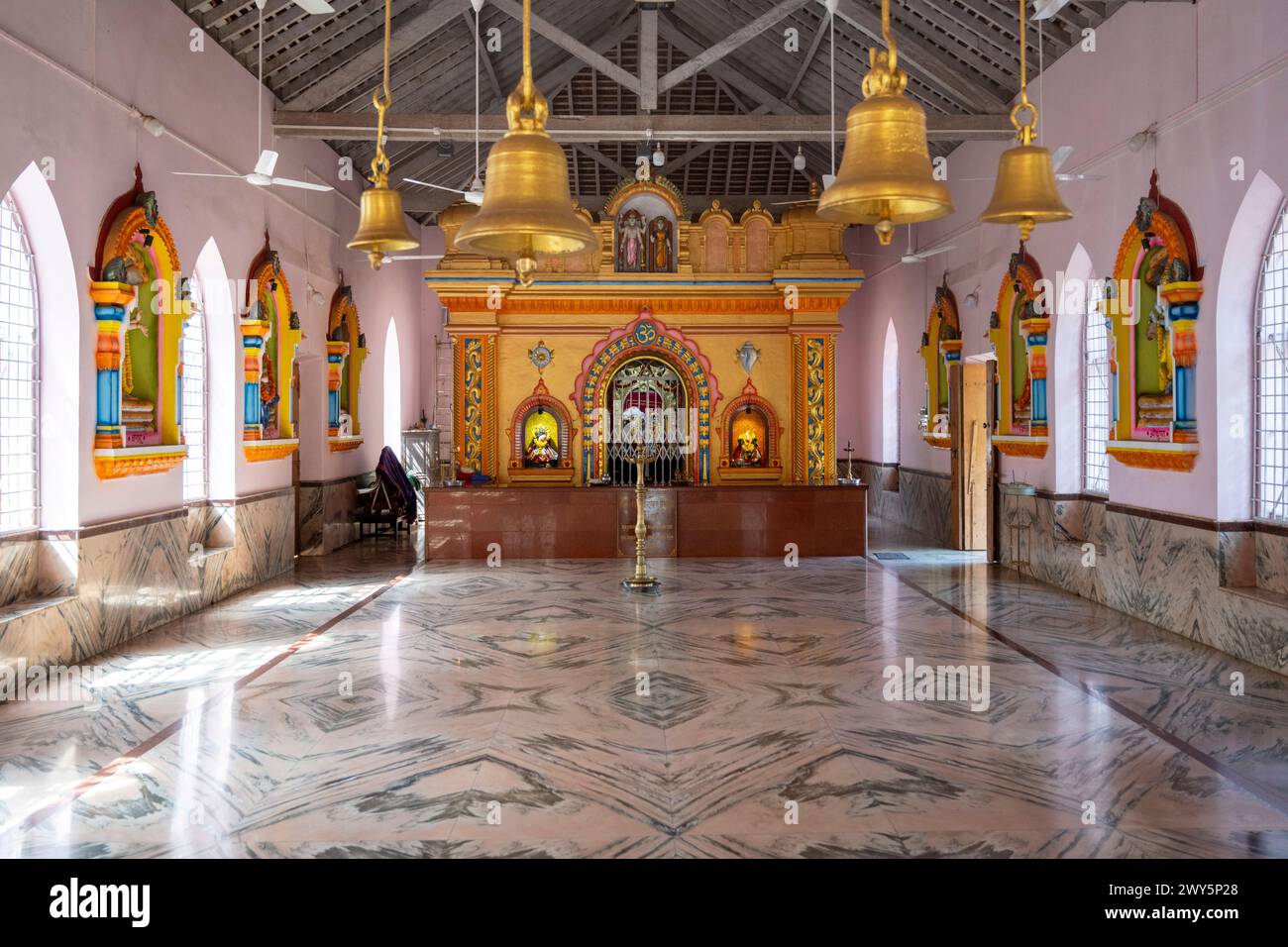 Indien, Goa, Siolim, Shri Laxmi Narayan Temple Stock Photo - Alamy