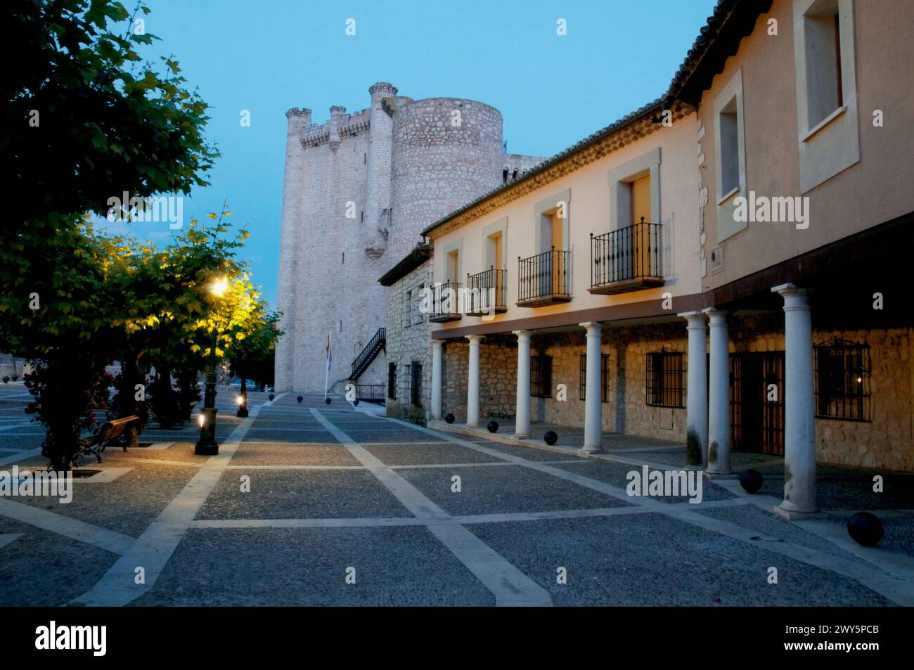 Plaza Mayor and castle, night view. Torija, Guadalajara province ...