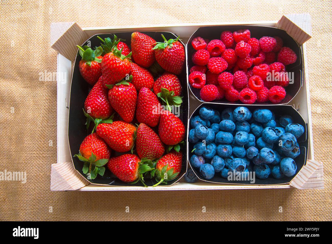 Frutas frambuesas hi-res stock photography and images - Alamy