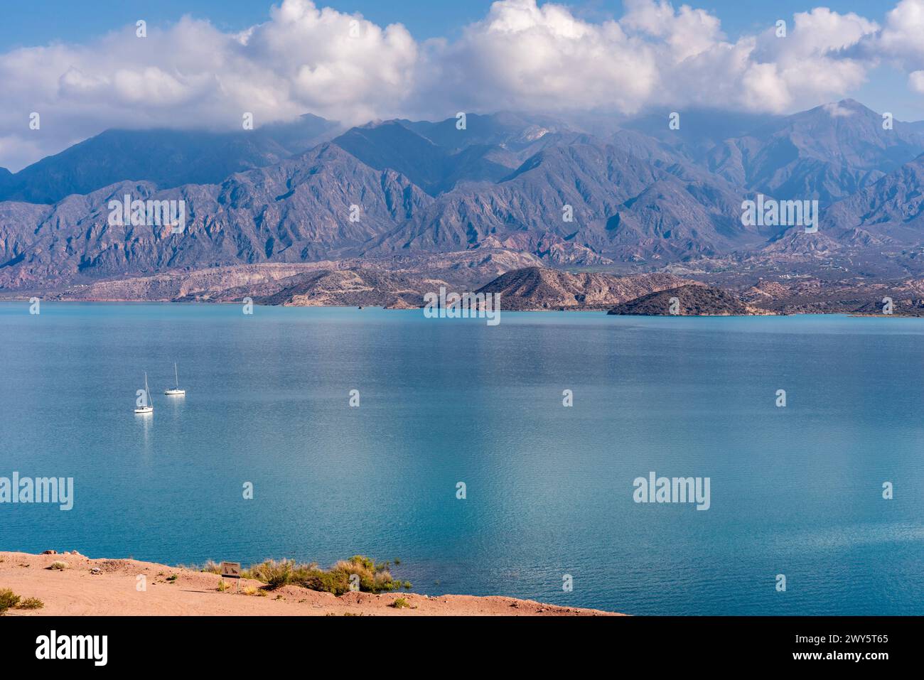 Lago potrerillos hi-res stock photography and images - Alamy