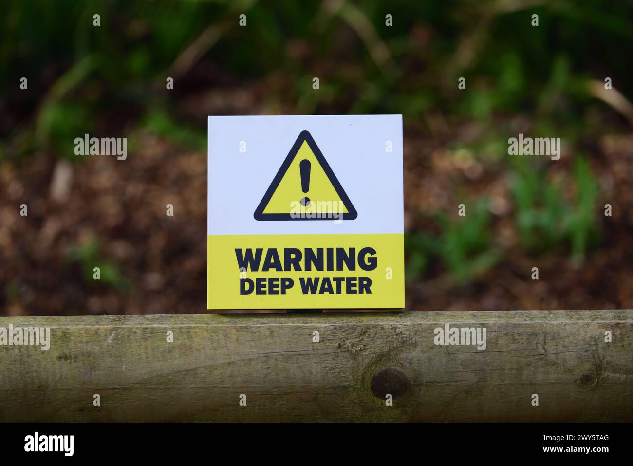 A warning sign at Paignton Zoo Stock Photo - Alamy