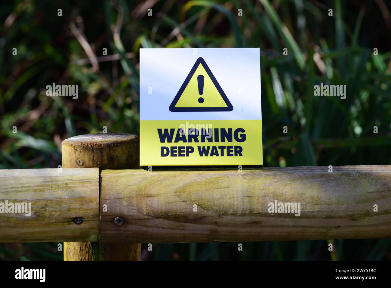 A warning sign at Paignton Zoo Stock Photo - Alamy