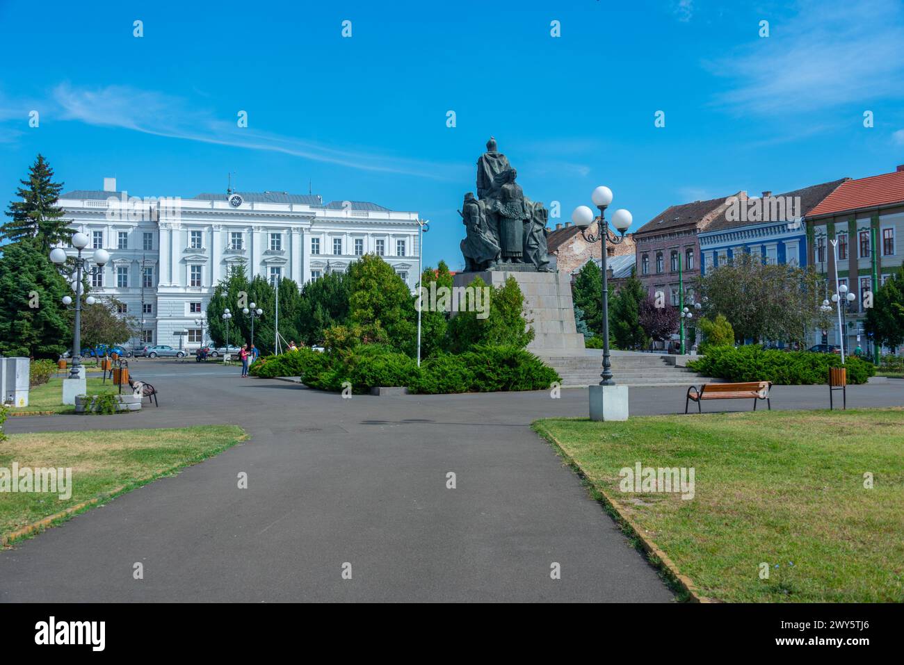 Heroes monument and Ioan Slavici Classical Theater in Romanian town ...