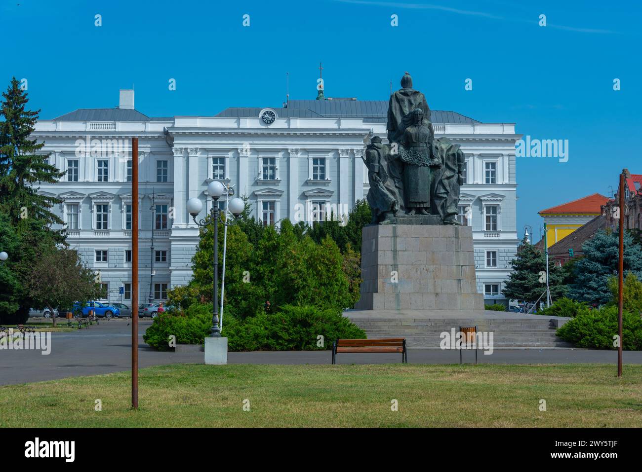 Heroes monument and Ioan Slavici Classical Theater in Romanian town ...