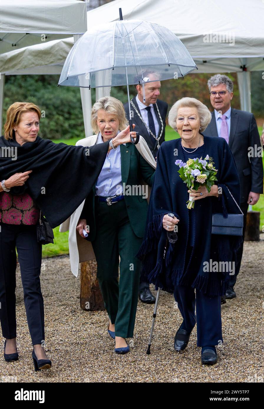 SOESTDIJK, the Netherlands, 04-04-2024 Princess Beatrix unveils the ...