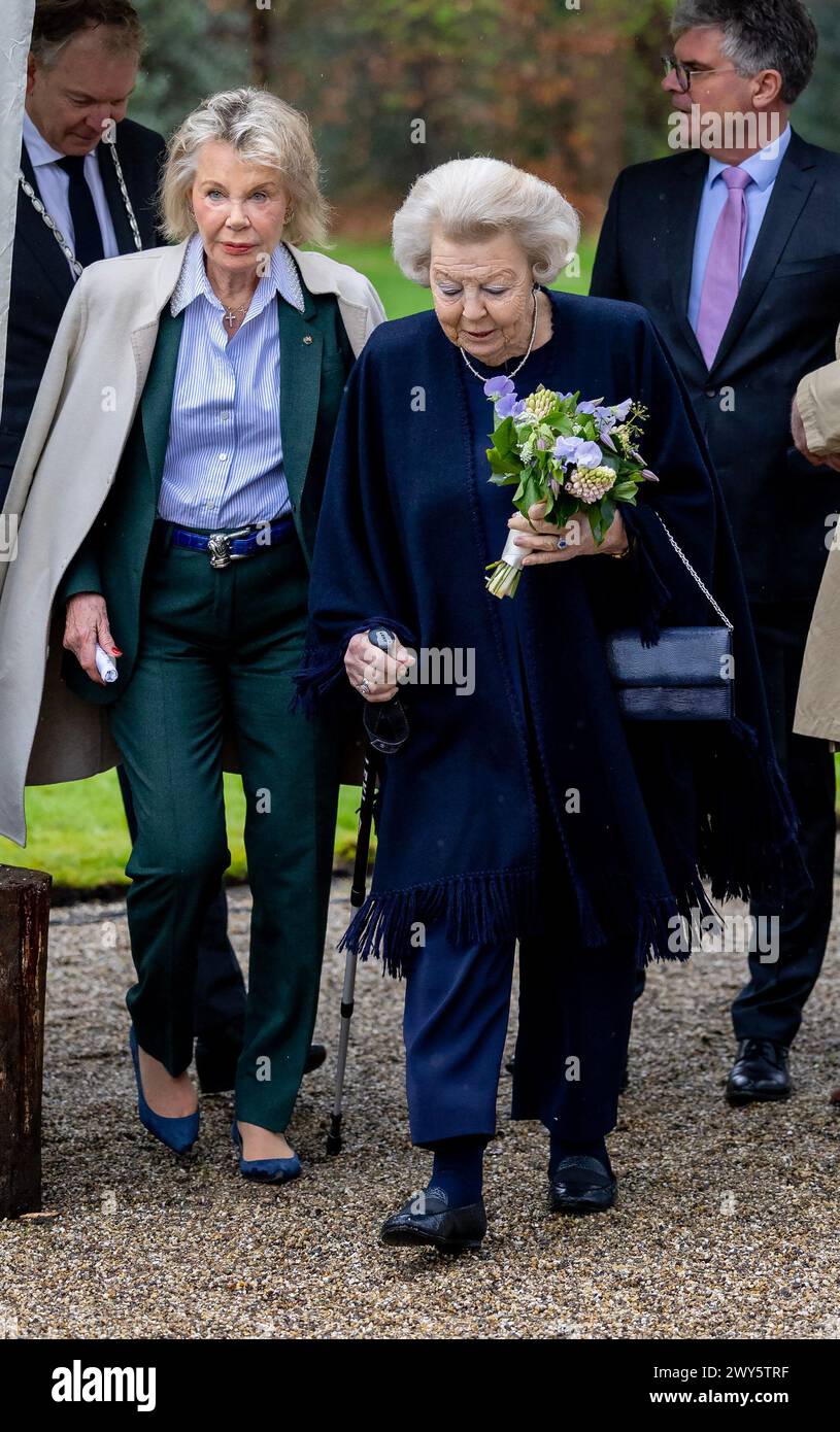 SOESTDIJK, the Netherlands, 04-04-2024 Princess Beatrix unveils the ...