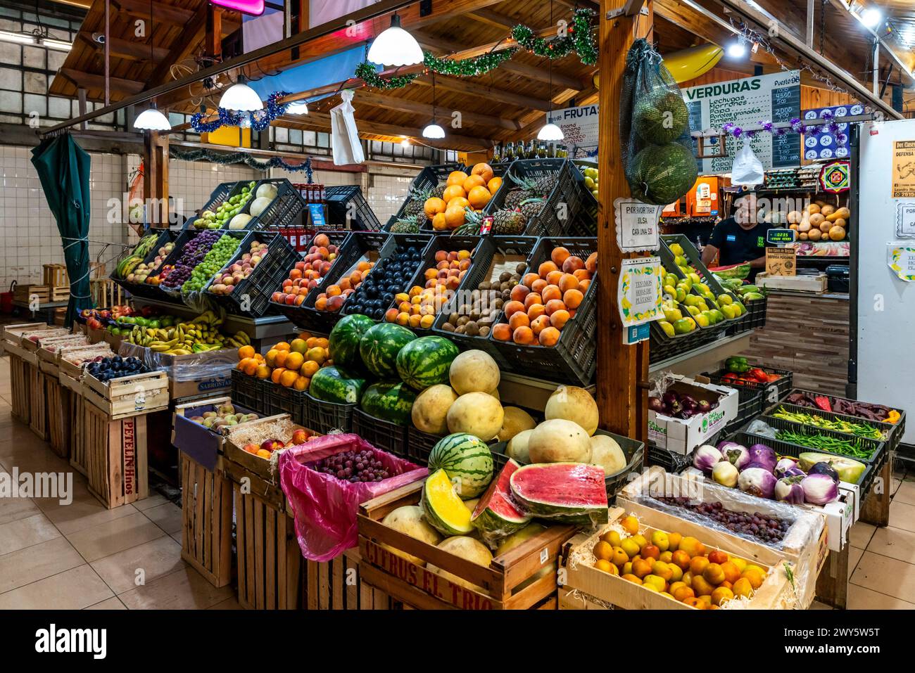 A Display Of Fresh Fruit and Vegetables At The Mercado Central, Mendoza ...