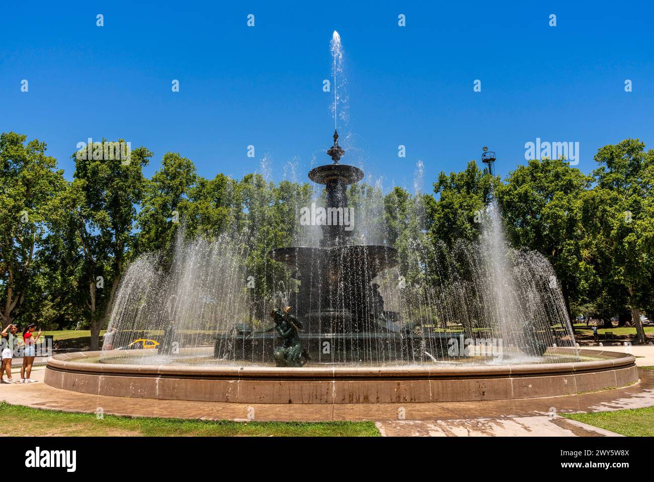 Fuente De Los Continentes (Fountain of The Continents) In Parque ...