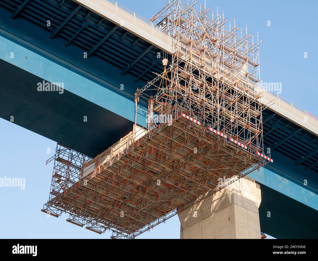 Scaffold tubes hi-res stock photography and images - Alamy