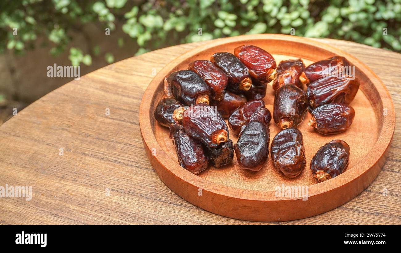 Kurma ajwa hi-res stock photography and images - Alamy