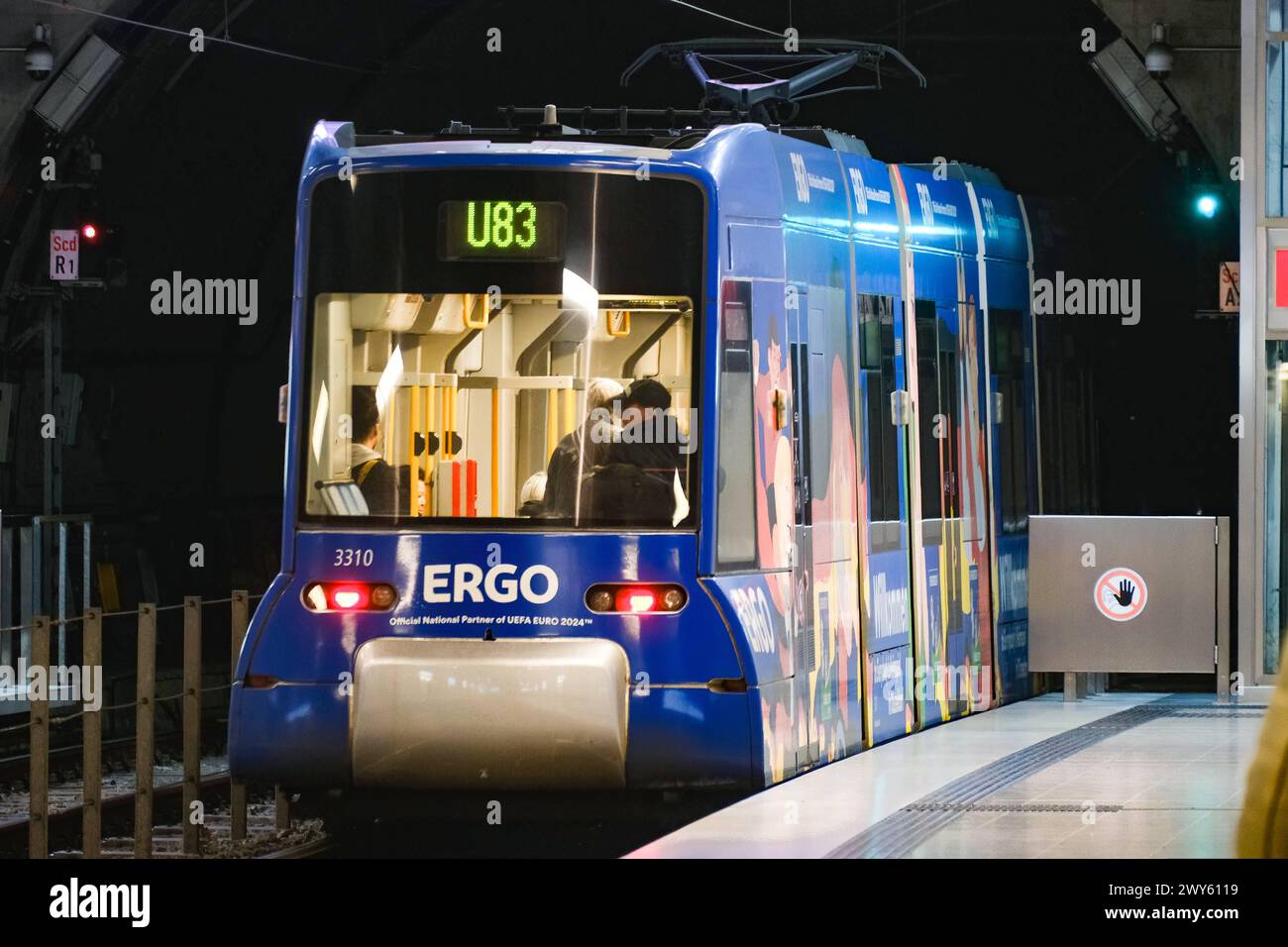 Düsseldorf 04.04.2024 Strassenbahn Tram U-Bahn ÖPNV öffentlicher ...