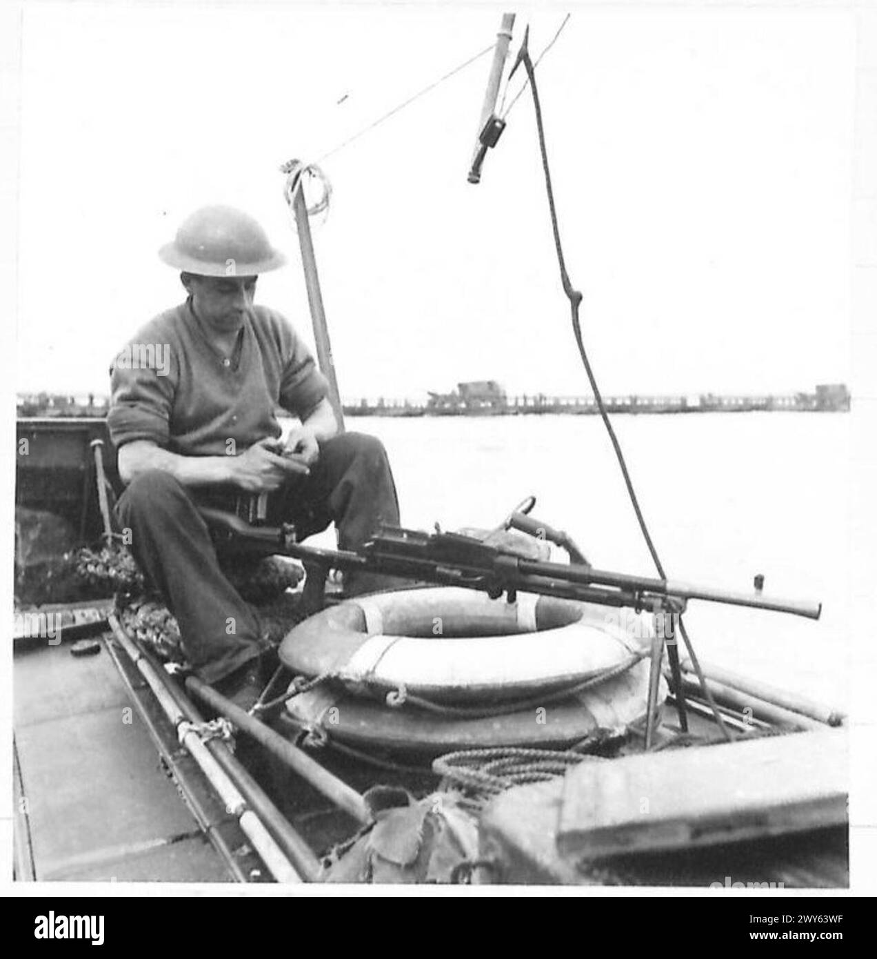 MEN OF THE R.A.S.C. MOTOR BOAT COMPANY - Pte. S.Lesik of Dublin ...