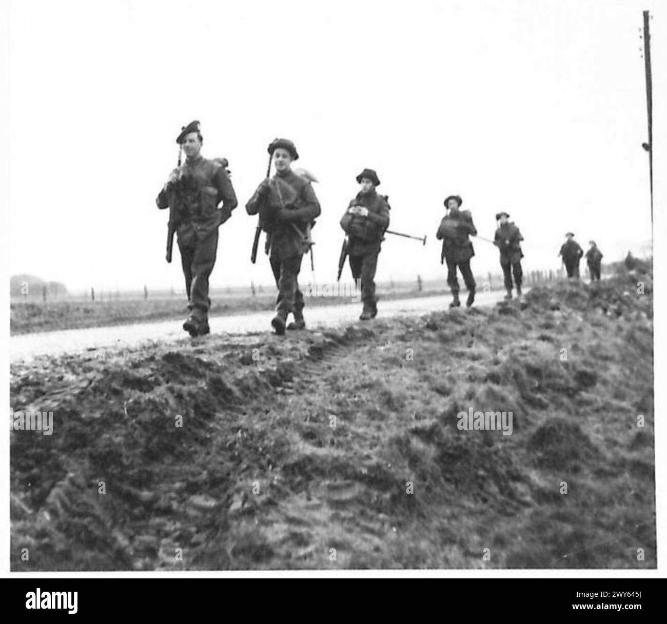 THE BRITISH ARMY IN NORTH-WEST EUROPE 1944-1946 - Men of the 5/7th ...