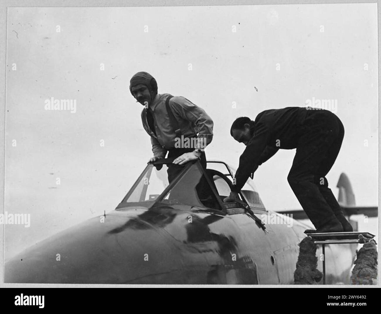 BRITAIN S METEOR BREAKS WORLD AIR SPEED RECORD - On 7th November 1945 ...