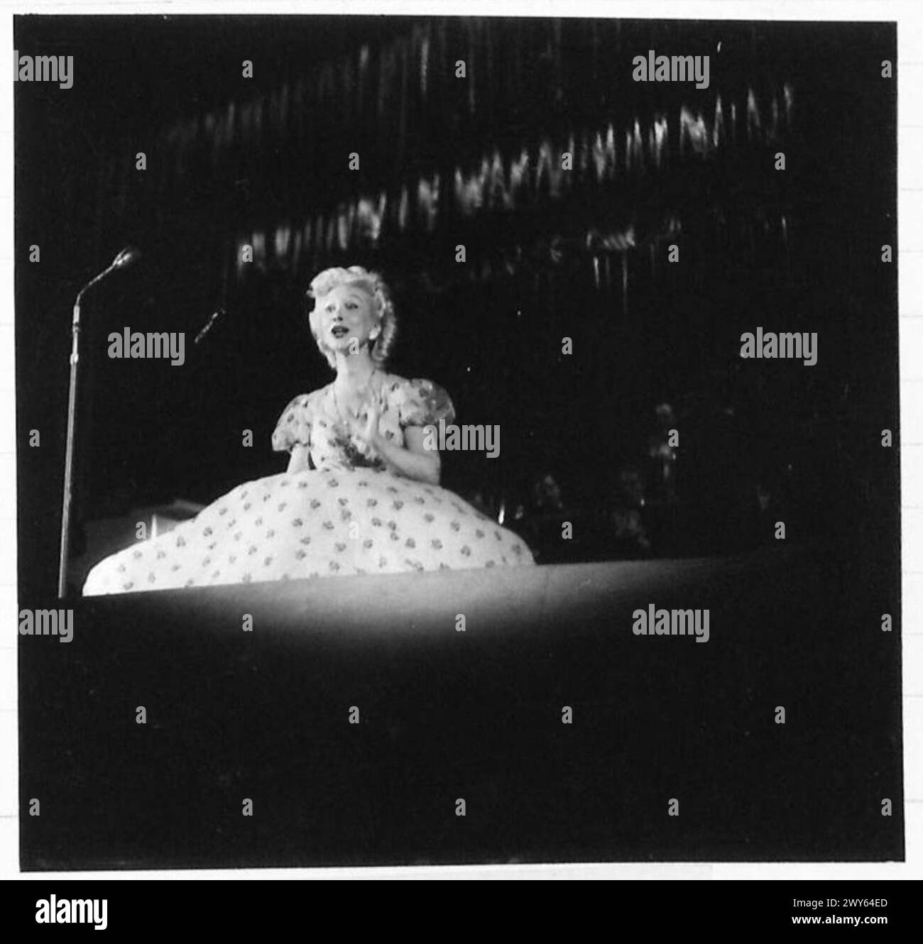 Ensa performer hi-res stock photography and images - Alamy