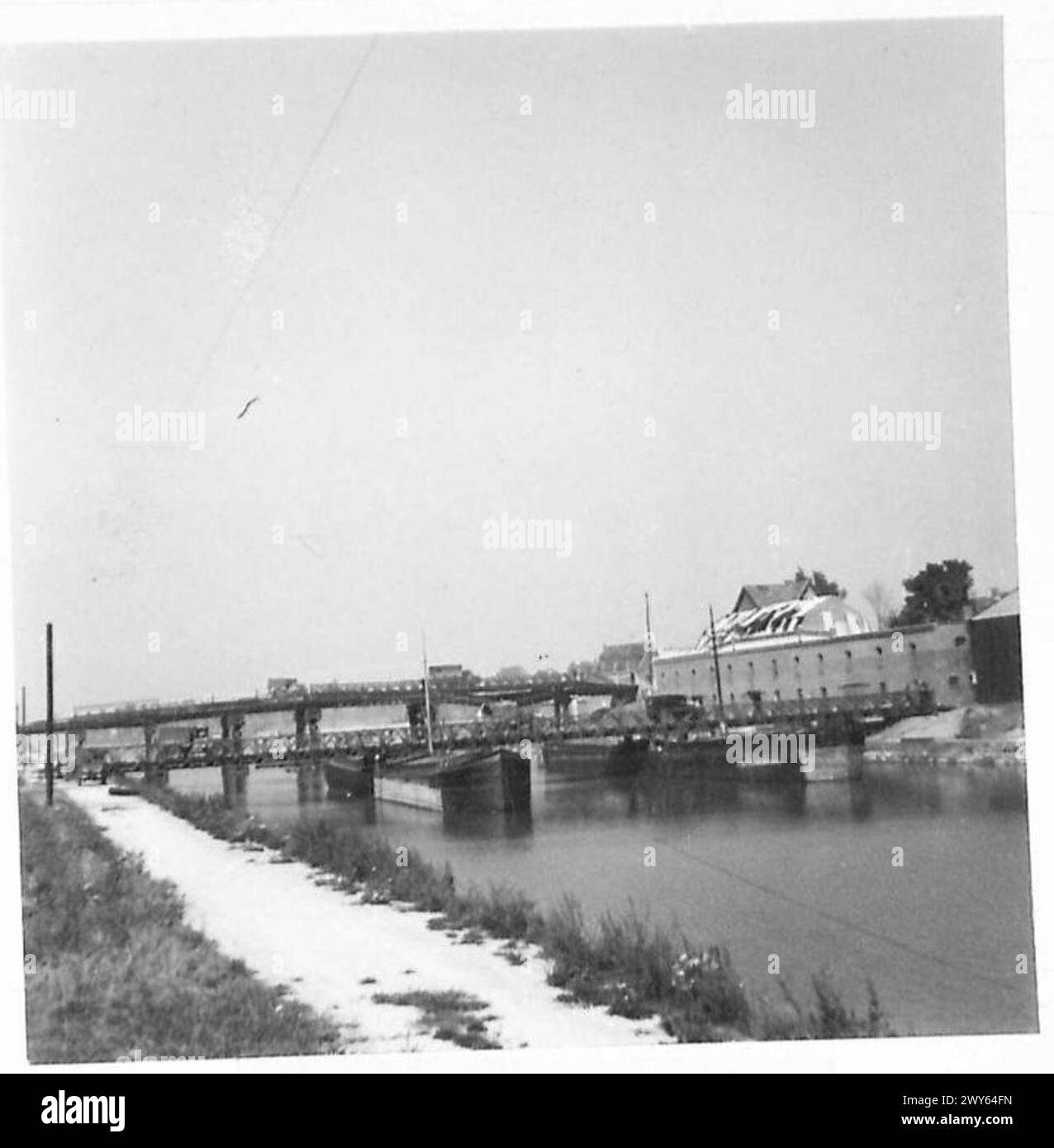 A second bridge spans the Albert Canal at Beeringan, built using two ...