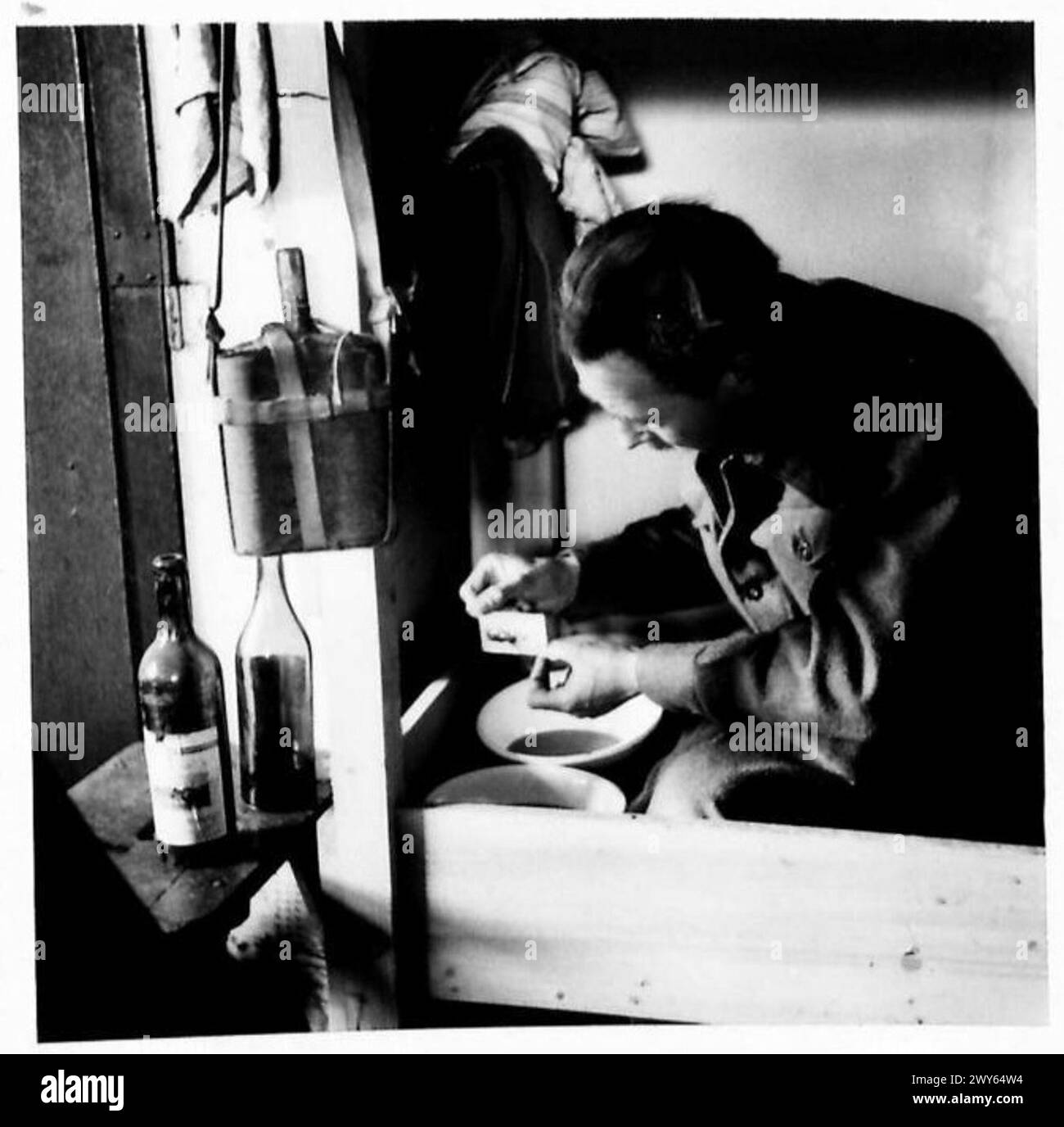 P.O.W. LIFE IN GERMANY - Lieutenant Vanderson developing his pictures ...