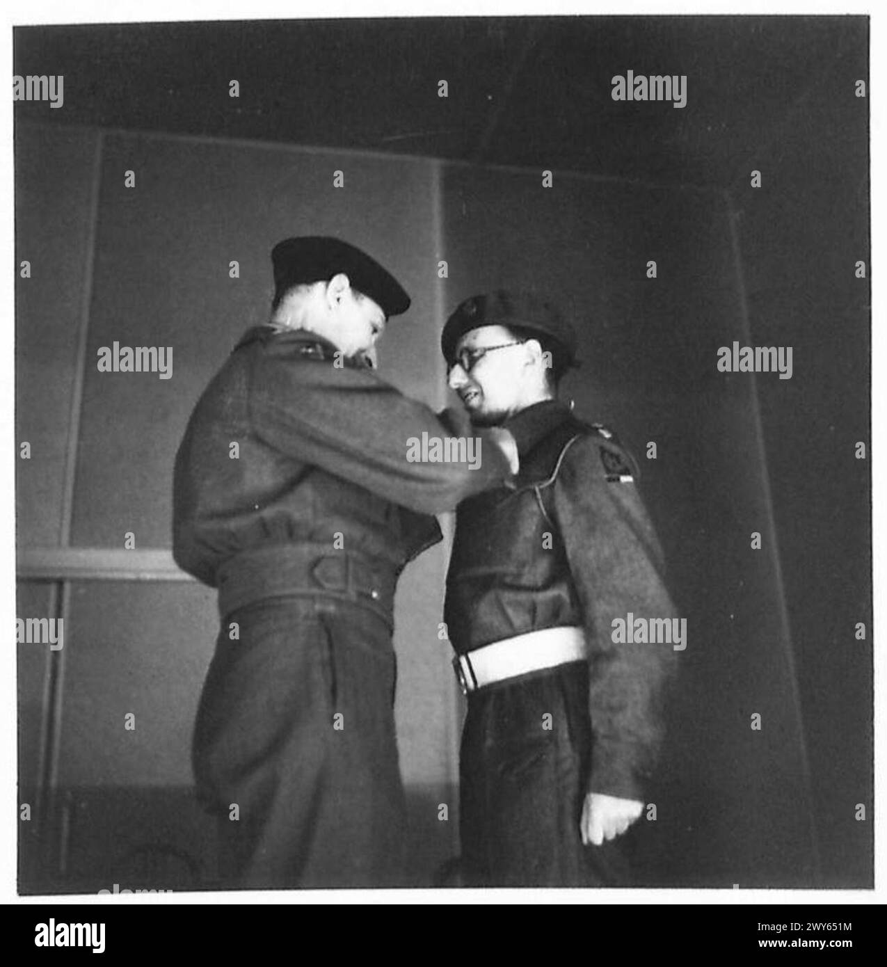 51ST HIGHLAND DIVISION INVESTITURE - Captain B. Hirschfield, A.D. Corps ...