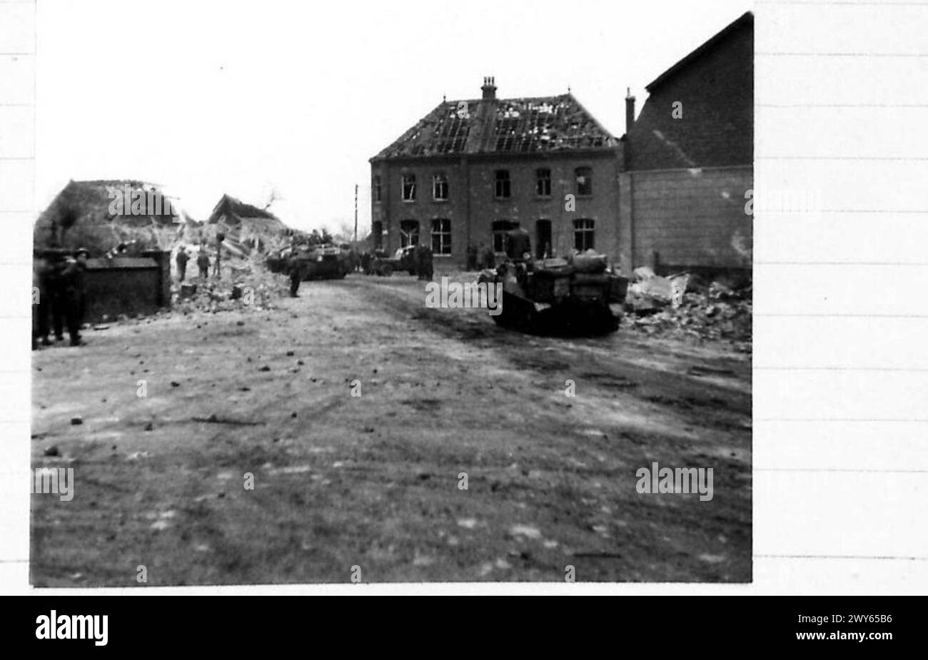 12 CORPS ADVANCE OVER THE MAASTRICHT NORD CANAL - Bren carriers and ...