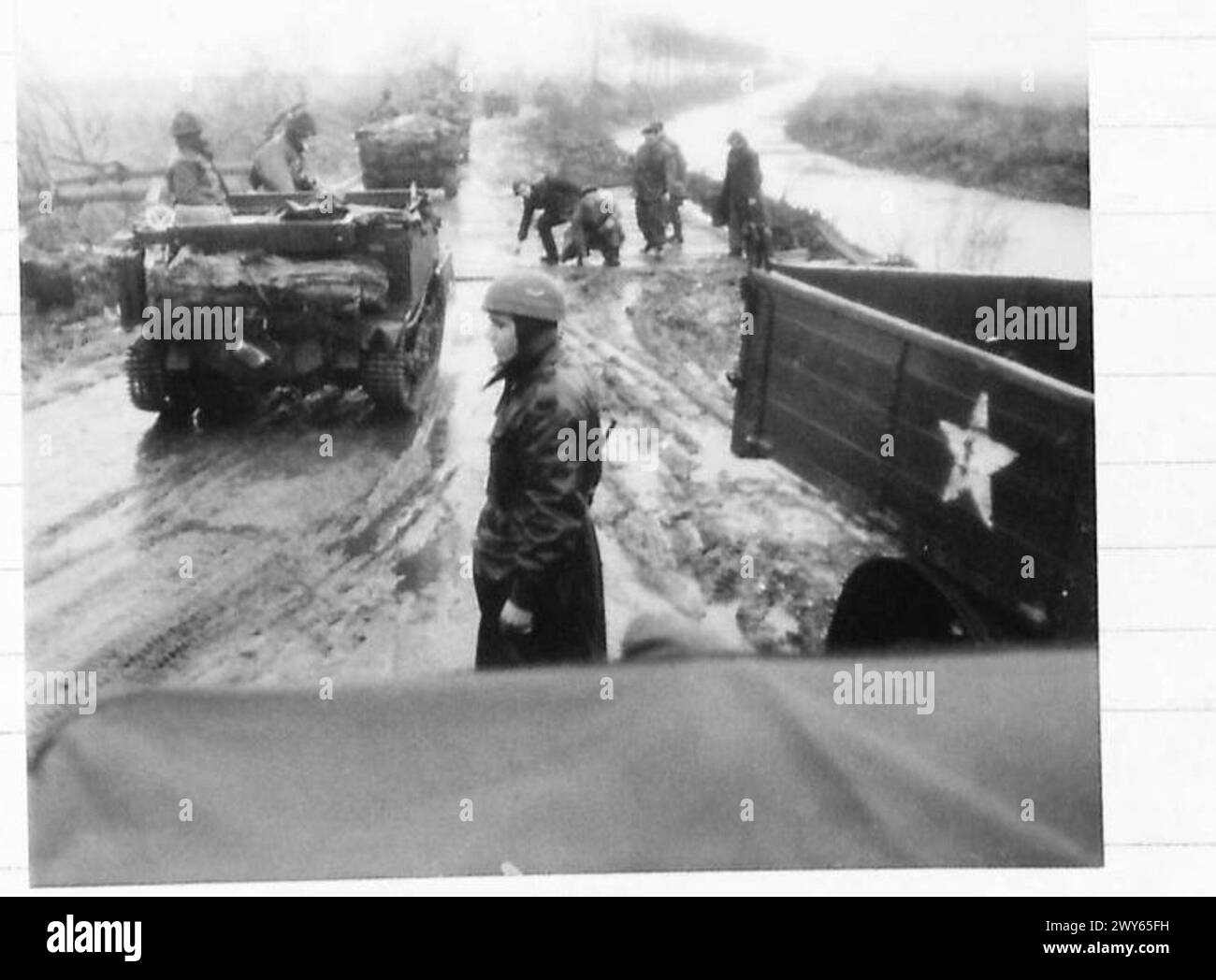 8 CORPS ADVANCE ON AMERICA - The advance continues along the canal bank ...